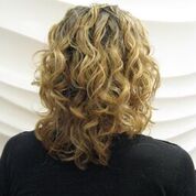 Signature Styles Hosts Alex Anthony Curly Cutting Class